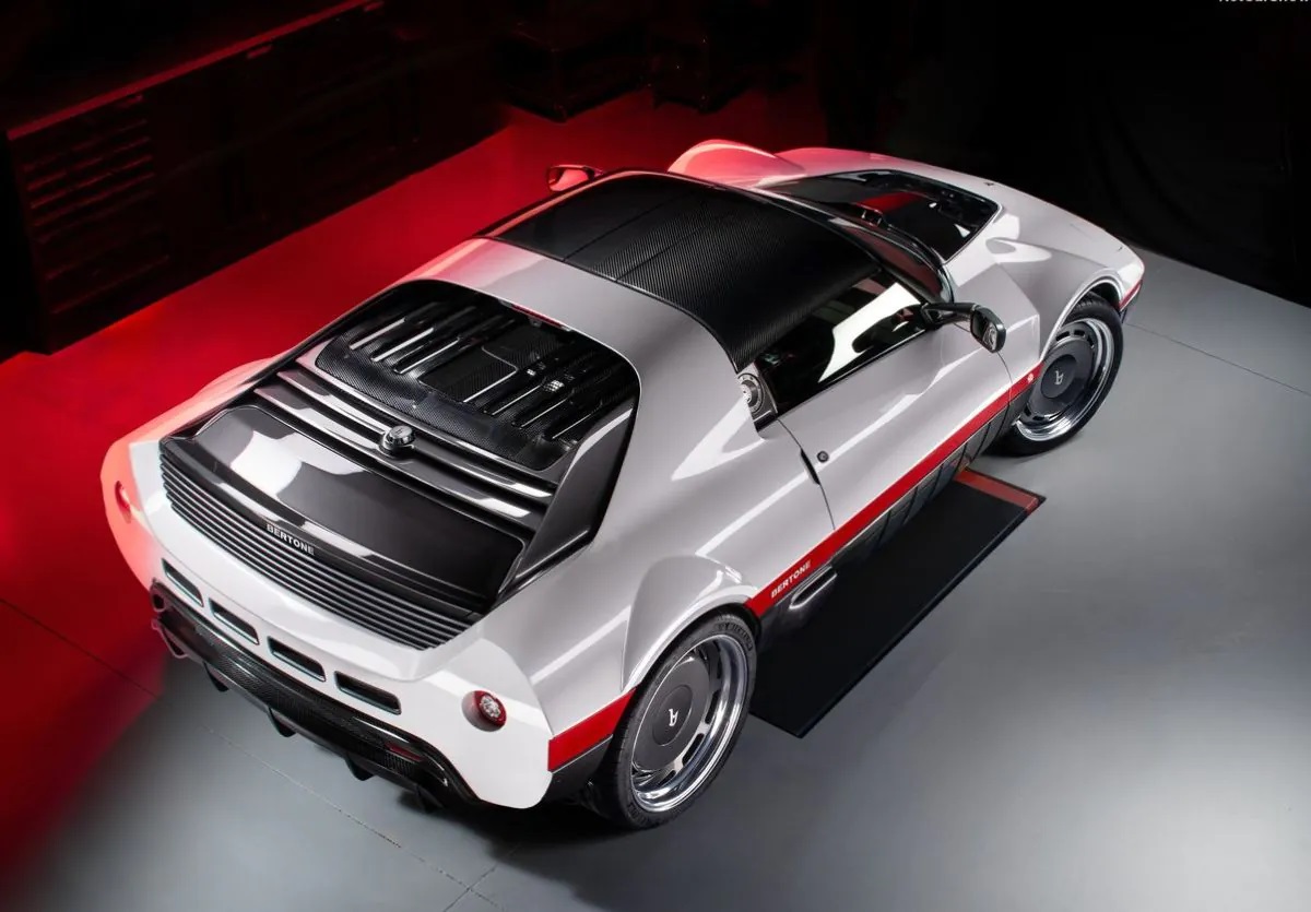 Un diseño legendario revive: Bertone presenta el exclusivo Runabout ...